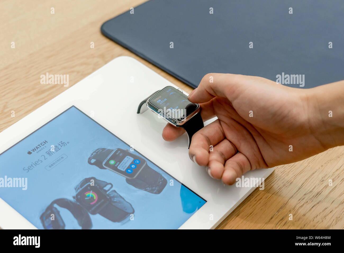 Apple watch smartwatch hi-res stock photography and images - Alamy