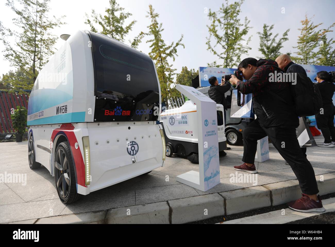 Autonomous driving sanitation vehicles co-developed by Baidu's unmanned ...