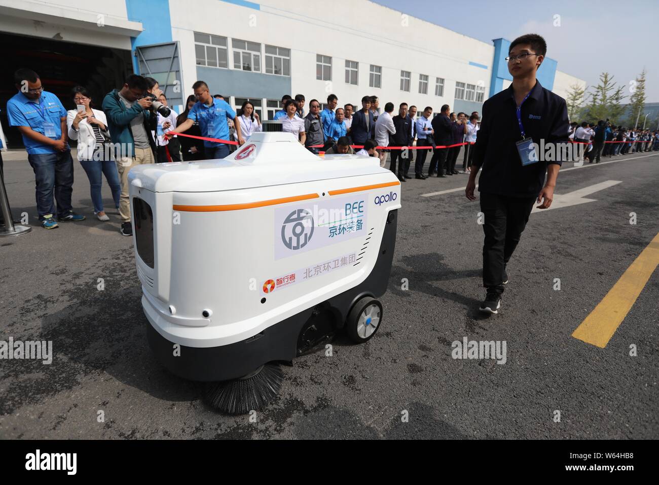 An autonomous driving sanitation vehicle co-developed by Baidu's ...