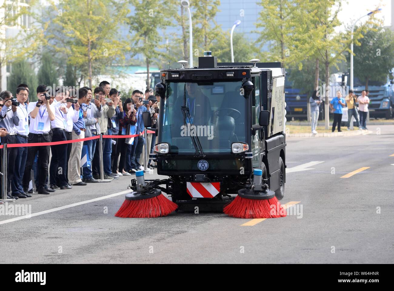 An autonomous driving sanitation vehicle co-developed by Baidu's ...