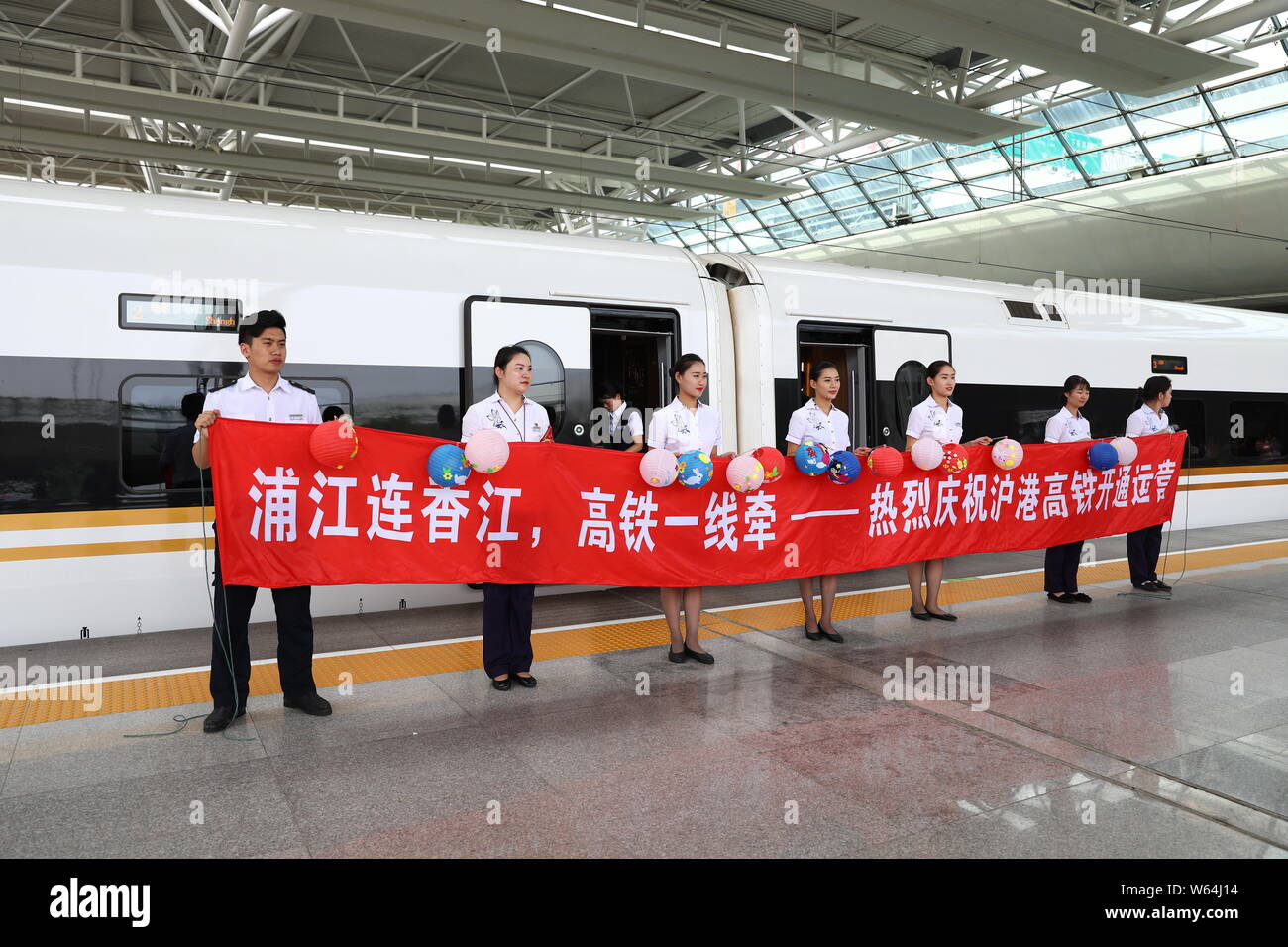 Train staffs of train G99, the first high-speed train from Shanghai to ...