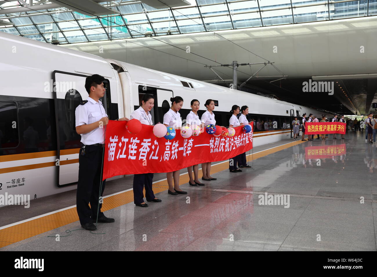 Train staffs of train G99, the first high-speed train from Shanghai to ...