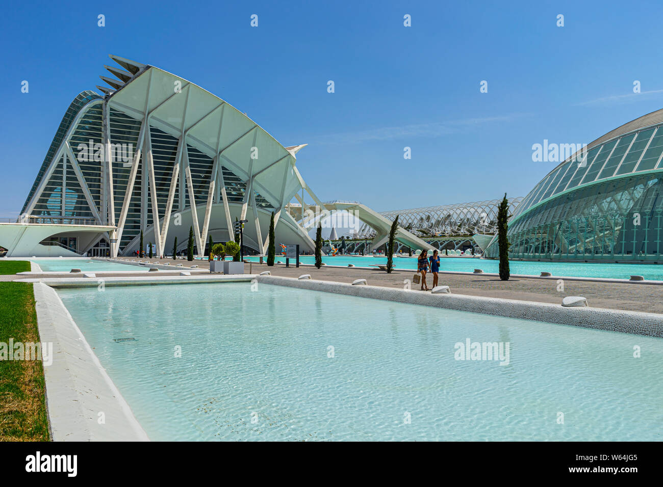 Valencia art and sciences garden hi-res stock photography and images ...