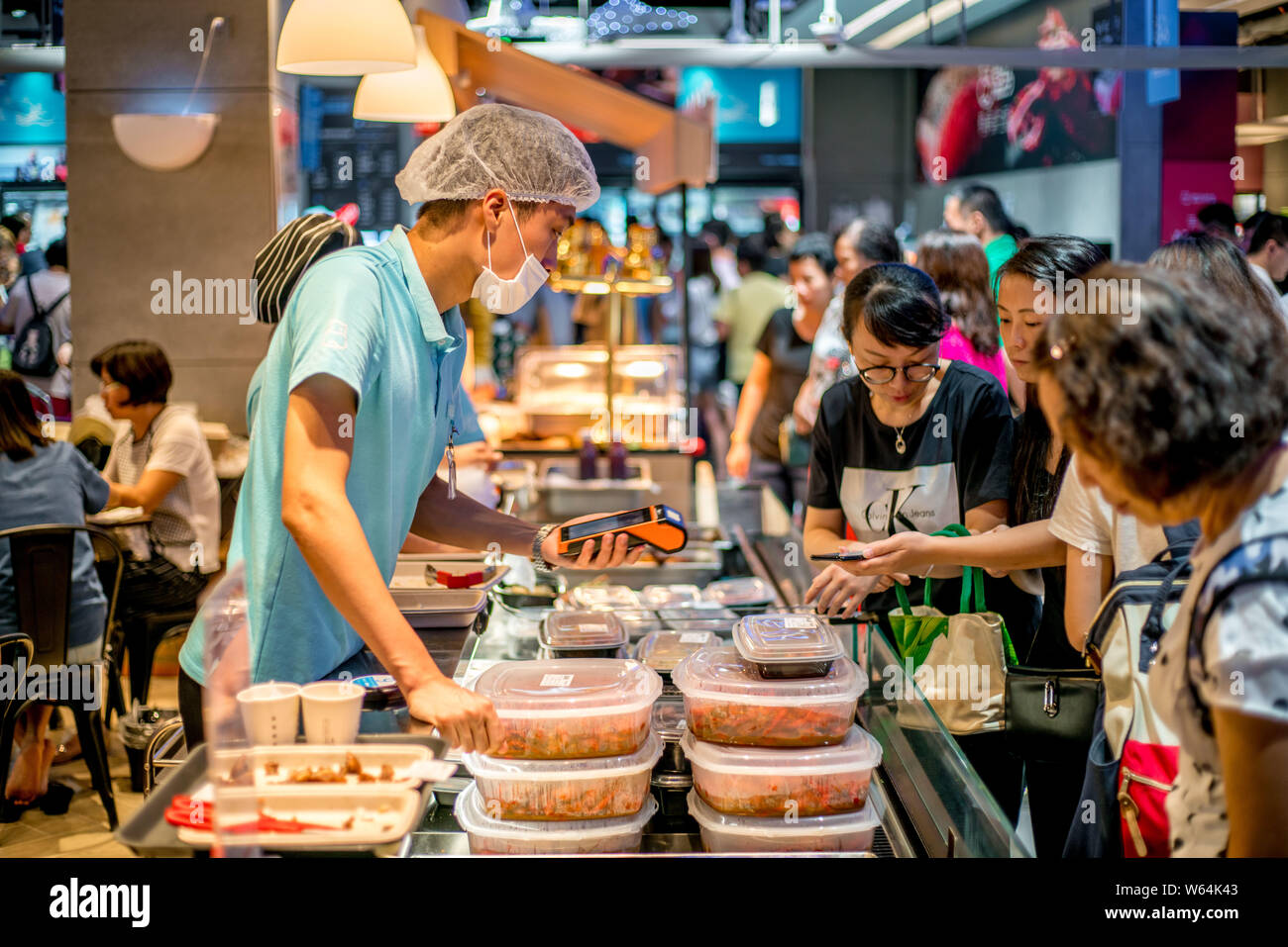 --FILE--Chinese customers shop for food at a store of O2O fresh produce ...