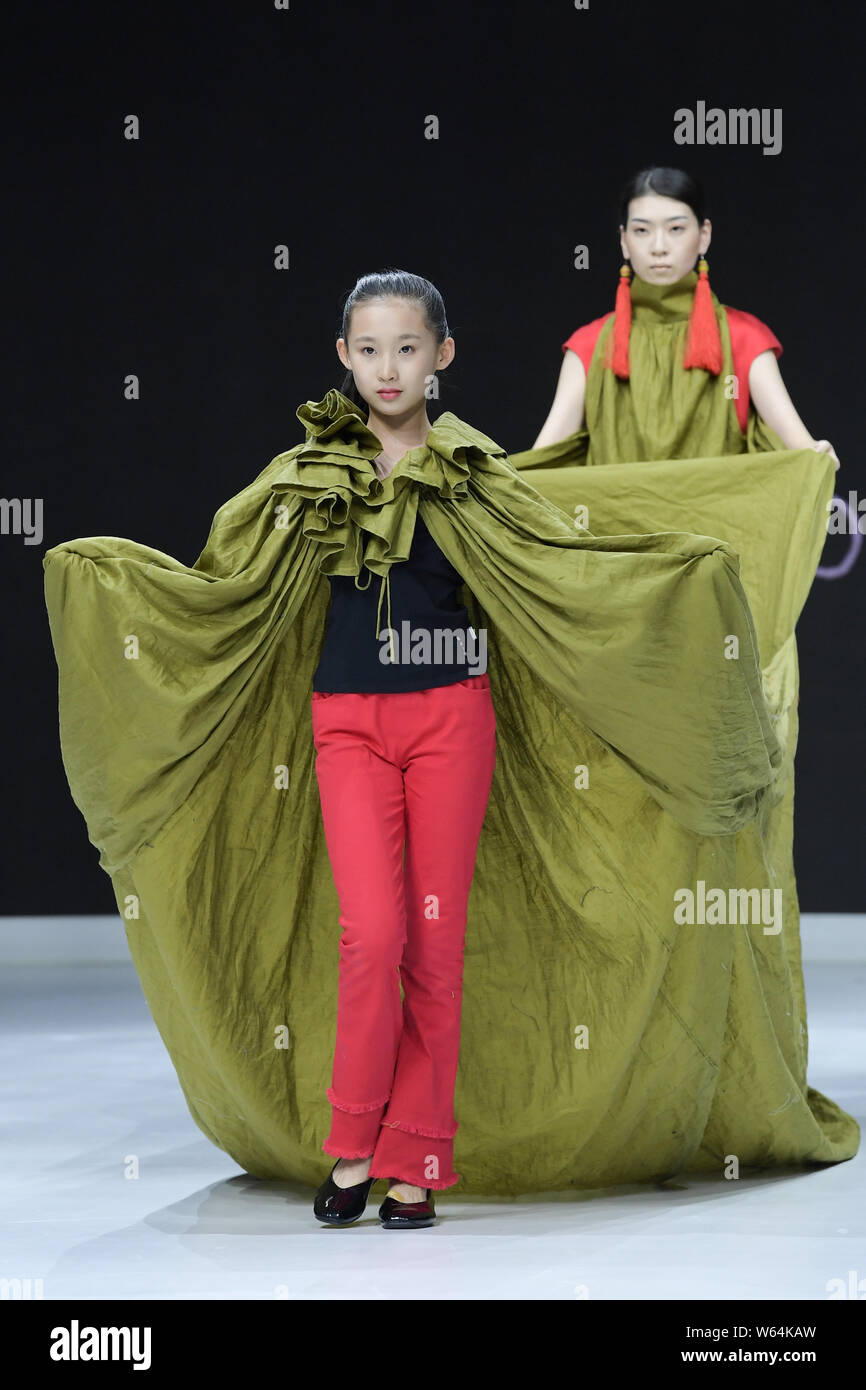 Models display new creations at the Dream x Classic of Mountains and ...