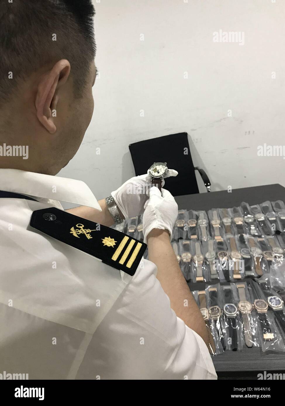 Customs officer hi-res stock photography and images - Alamy