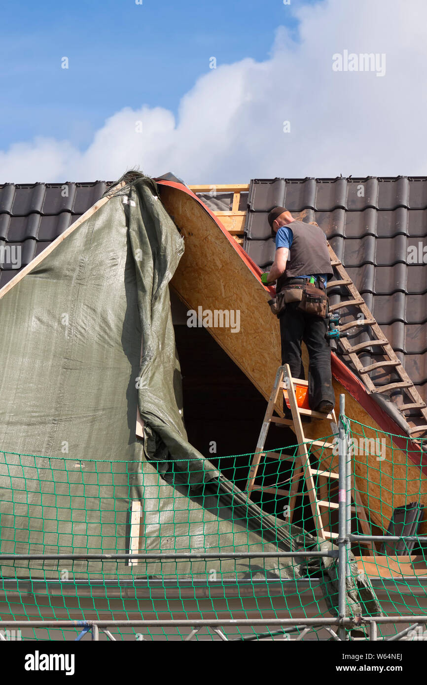 Unsecured ladder hi-res stock photography and images - Alamy