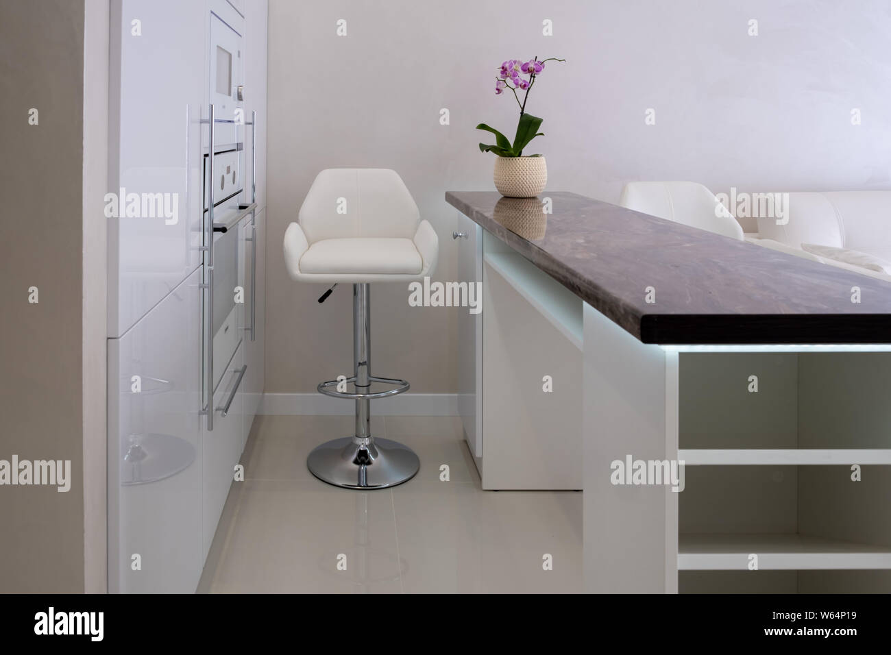 Modern Mini Bar Counter Designs For Home