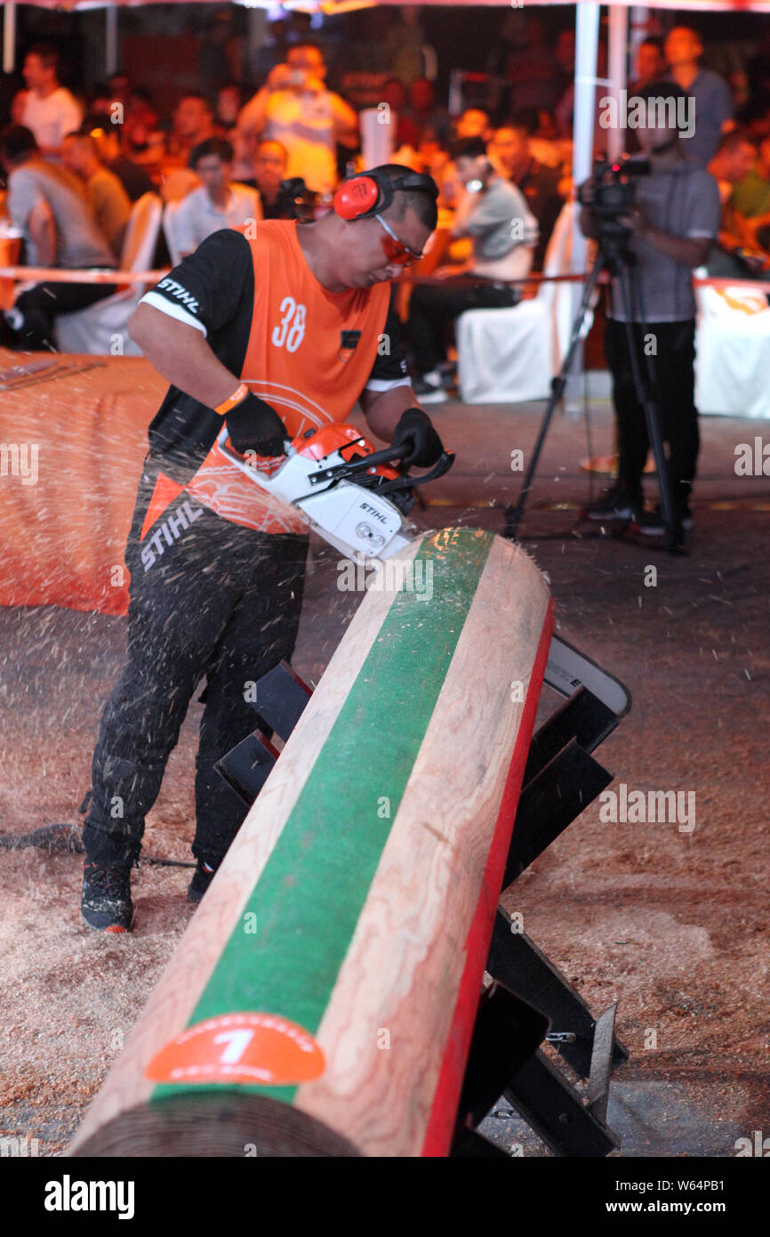 Sawing off hi-res stock photography and images - Alamy