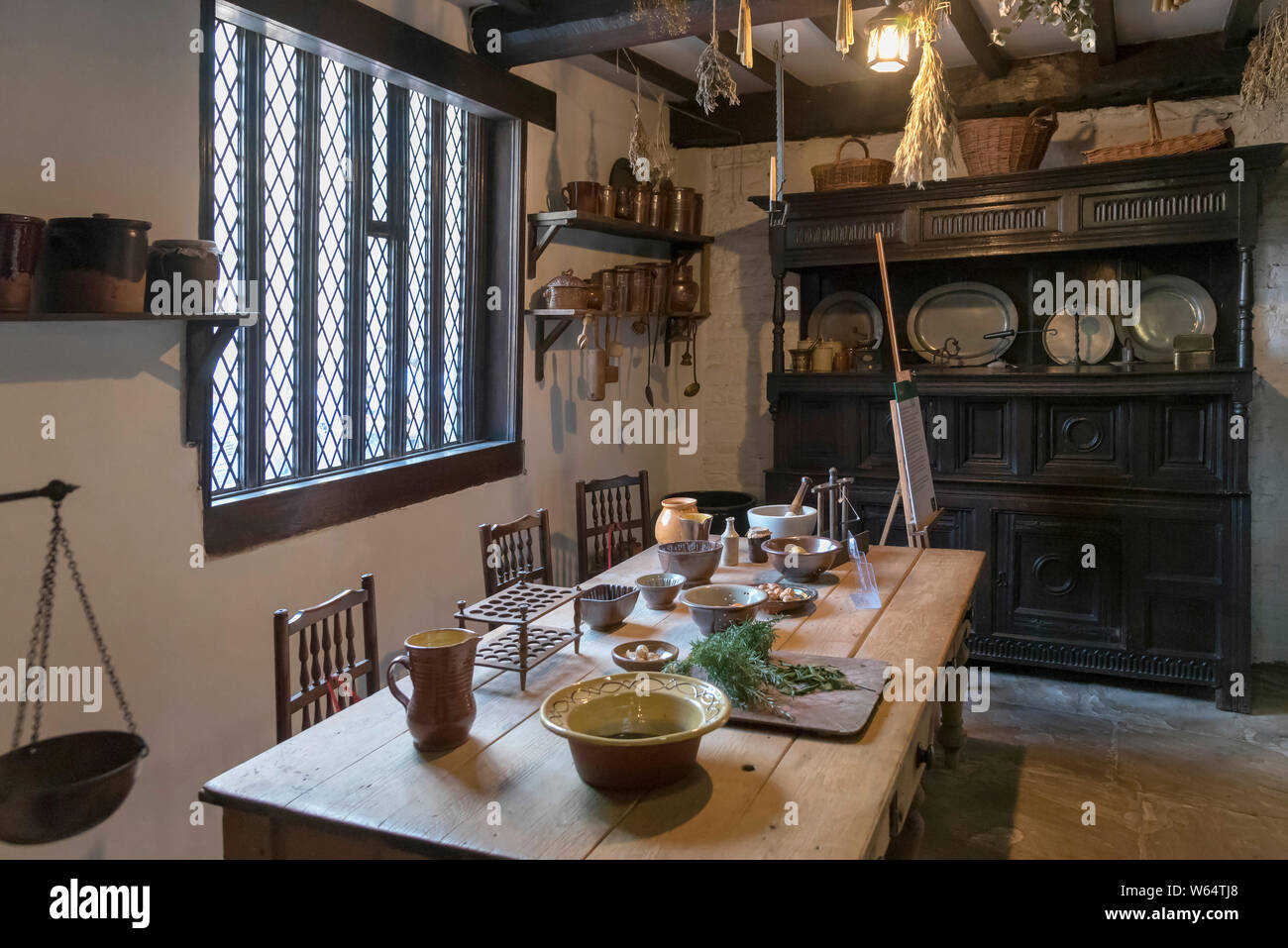 Tudor period kitchen hi-res stock photography and images - Alamy
