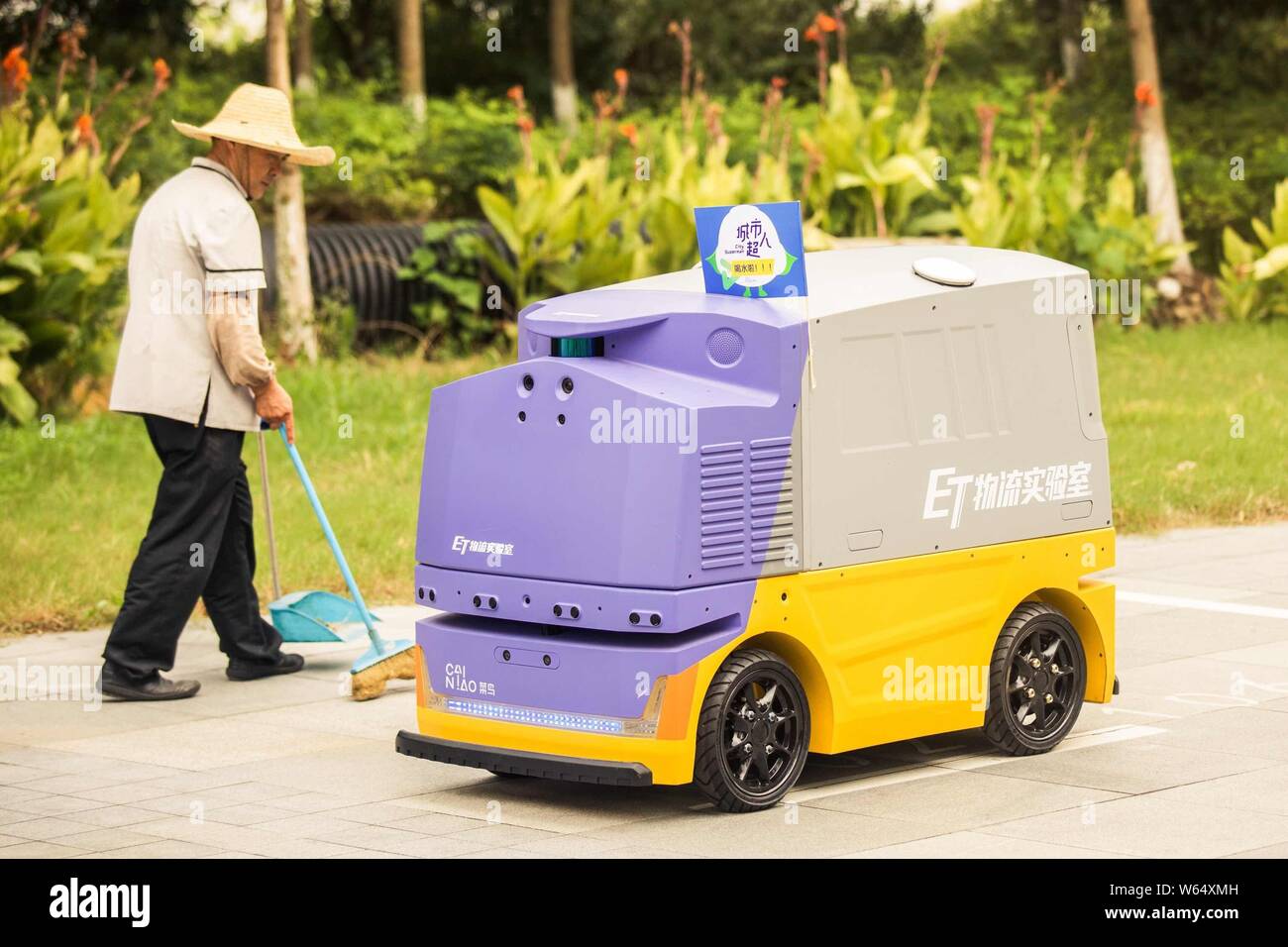 Autonomous worker hi-res stock photography and images - Alamy