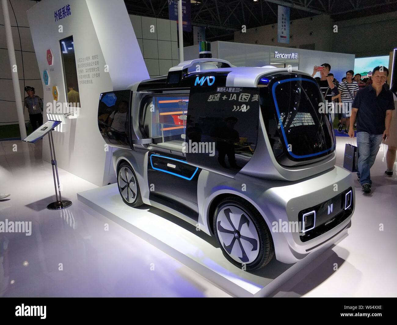 Autonomous delivery vehicle hi-res stock photography and images - Alamy