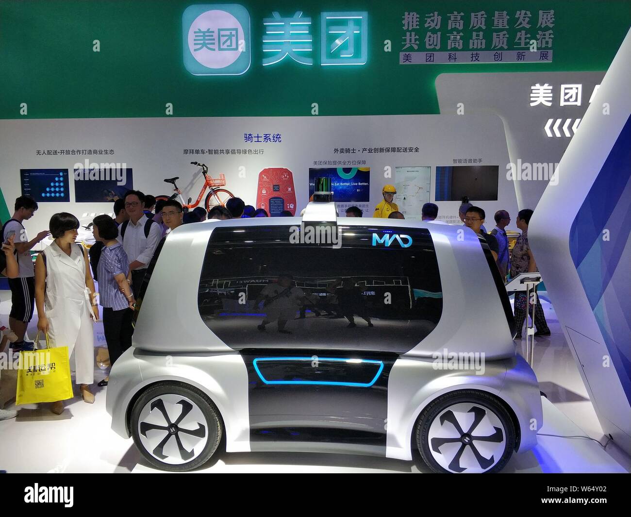 Autonomous delivery hi-res stock photography and images - Alamy