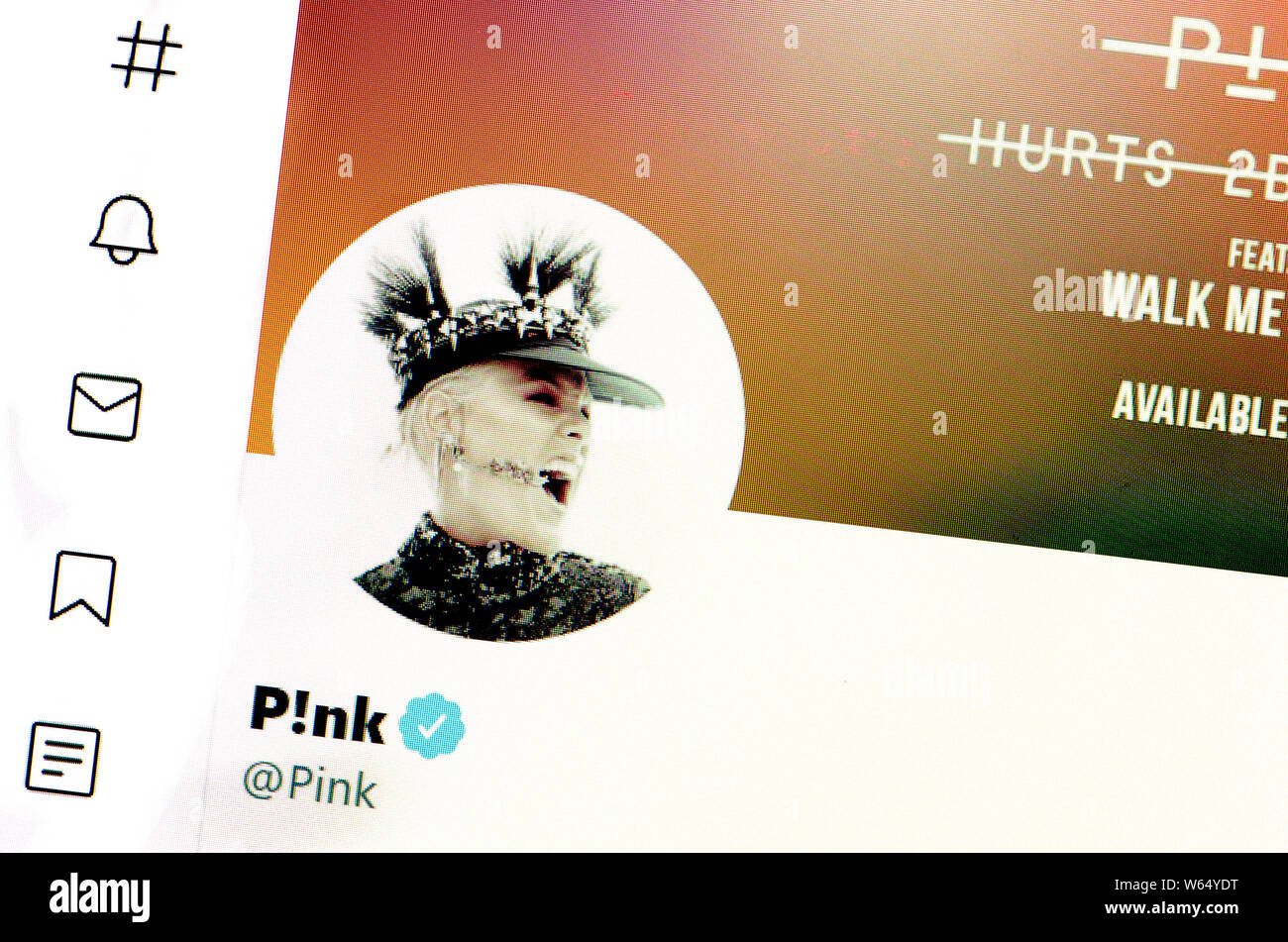 Pink celebrity hi-res stock photography and images - Alamy