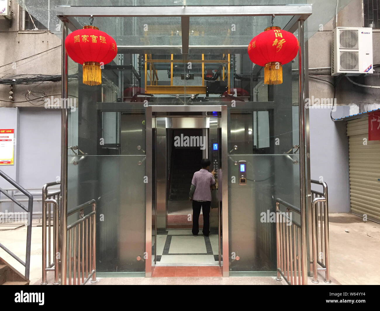 View of the sightseeing elevator built by 136 households on the facade ...