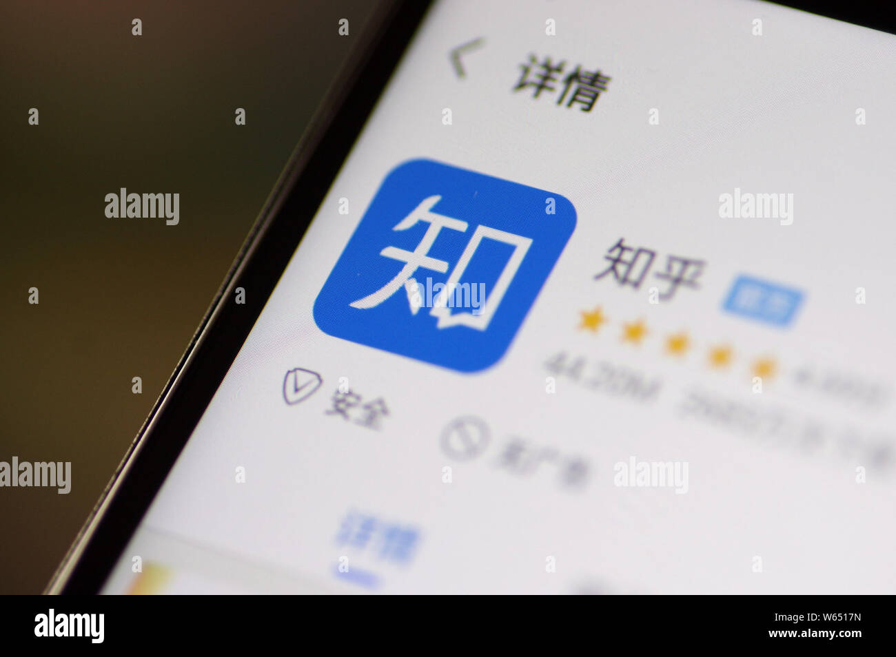 --FILE--A Chinese mobile phone user uses the mobile app of Quora-like Q ...