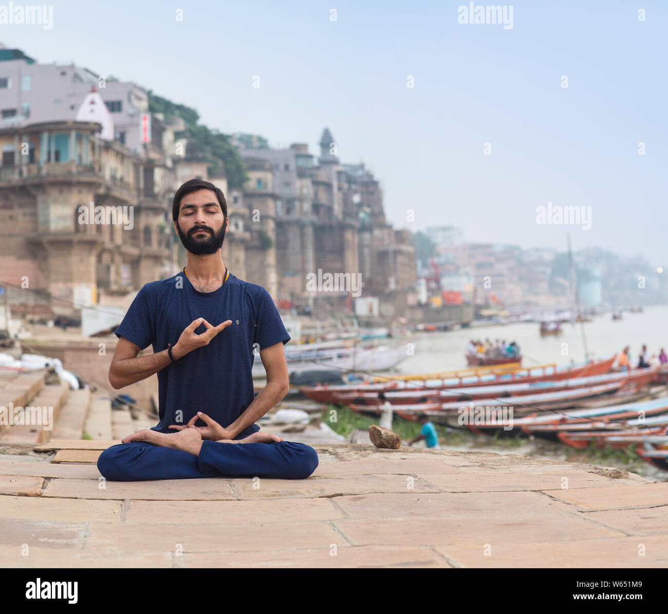 Hindu man meditating temple hi-res stock photography and images - Alamy