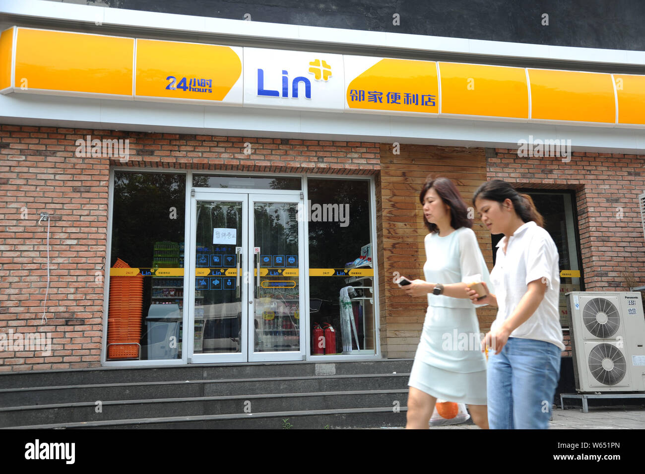 Operator convenience hi-res stock photography and images - Alamy