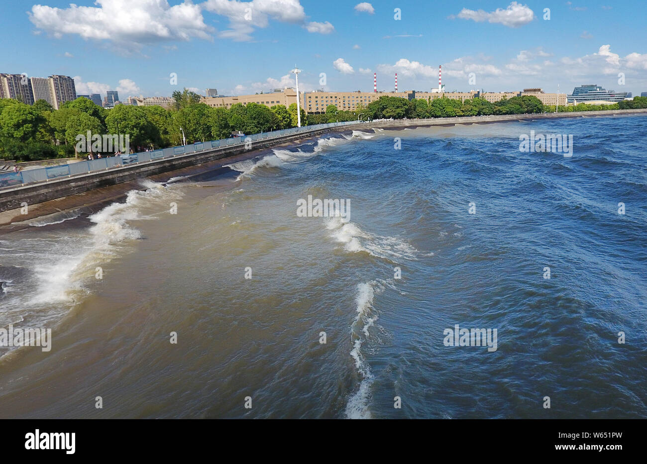 Tidal waves hi-res stock photography and images - Alamy
