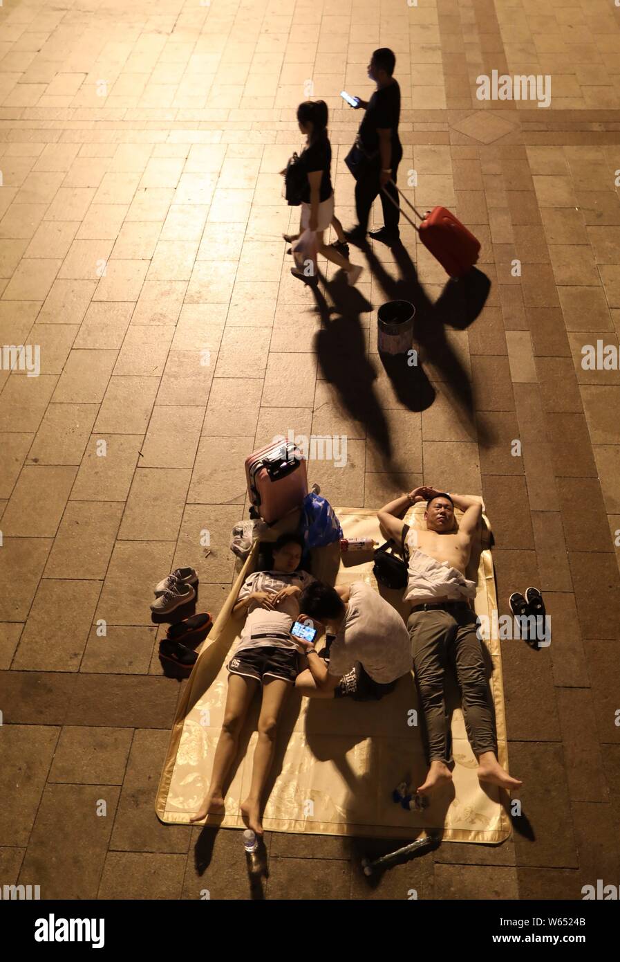 China sleep train migrant hi-res stock photography and images - Alamy