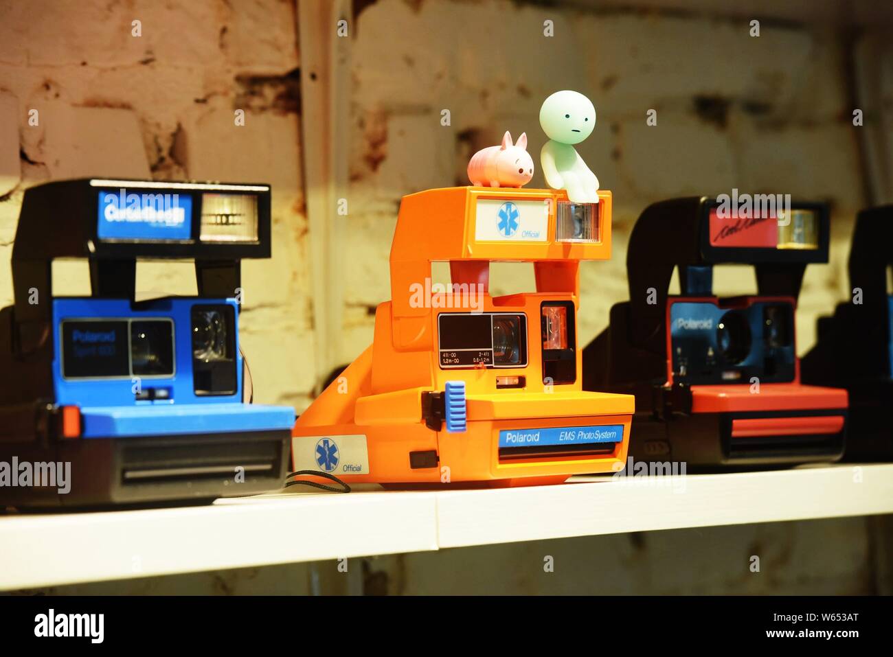 Instant cameras are on display at Zhejiang's first Polaroid camera ...