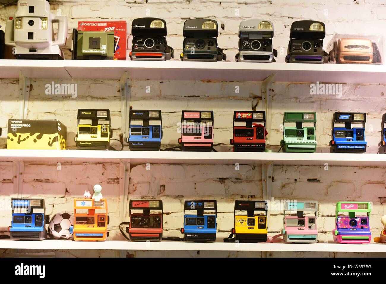 Instant cameras are on display at Zhejiang's first Polaroid camera ...