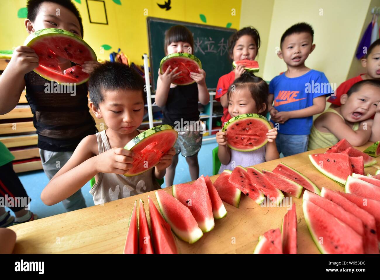 Children from Jinling Kindergarten eat watermelons to mark Liqiu ...