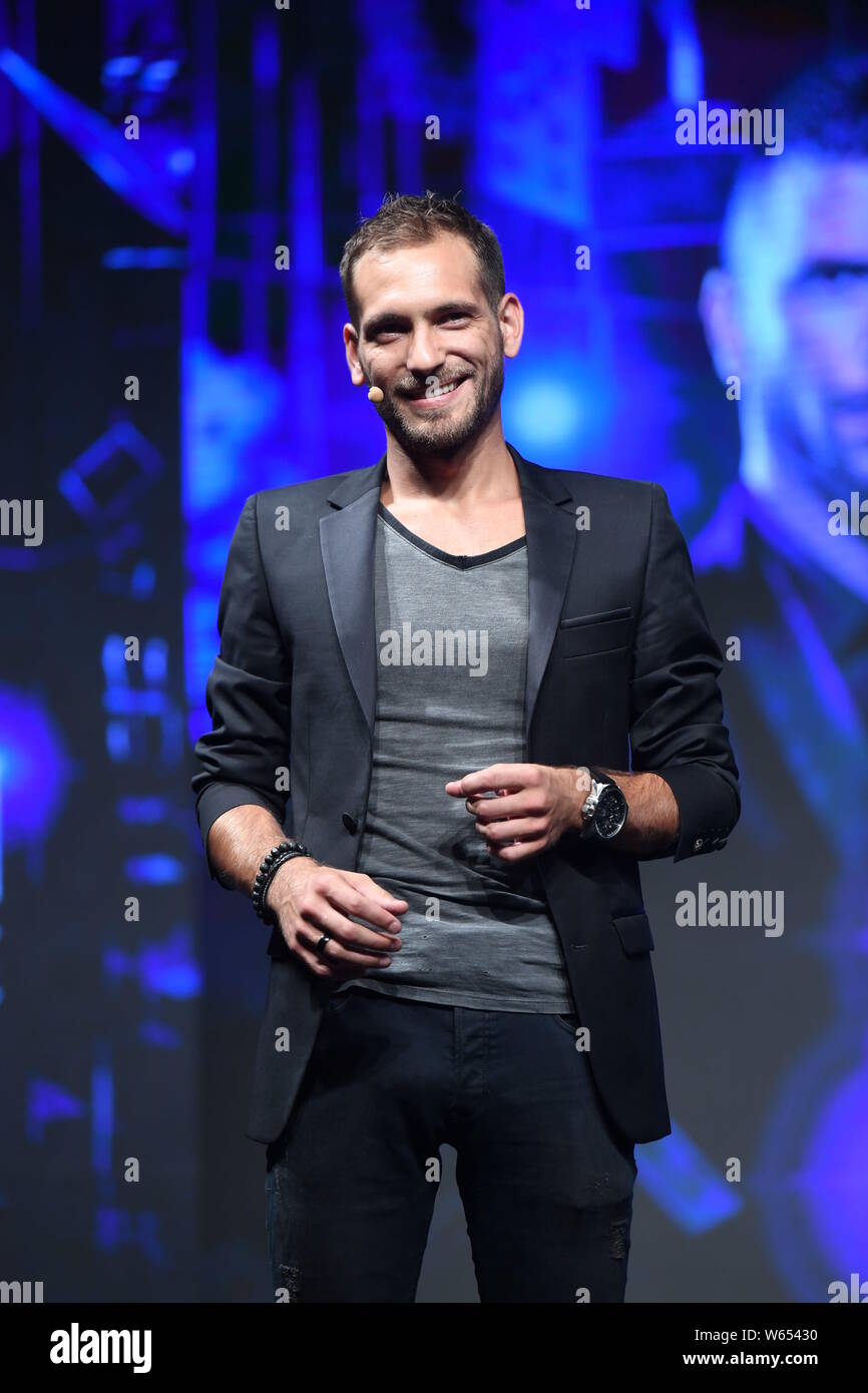 Enzo weyne hi-res stock photography and images - Alamy