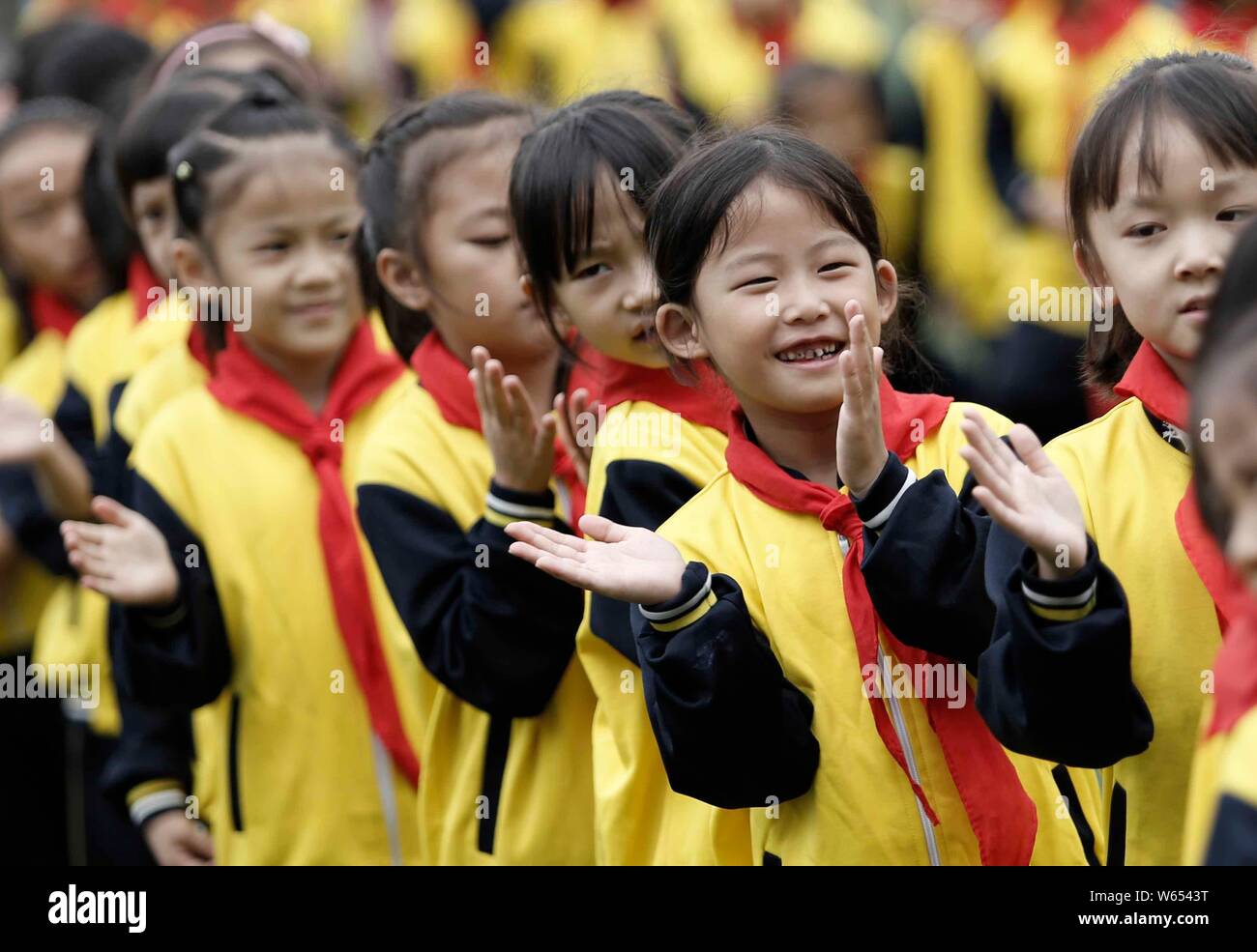 Primary school students attend flag raising hi-res stock photography ...