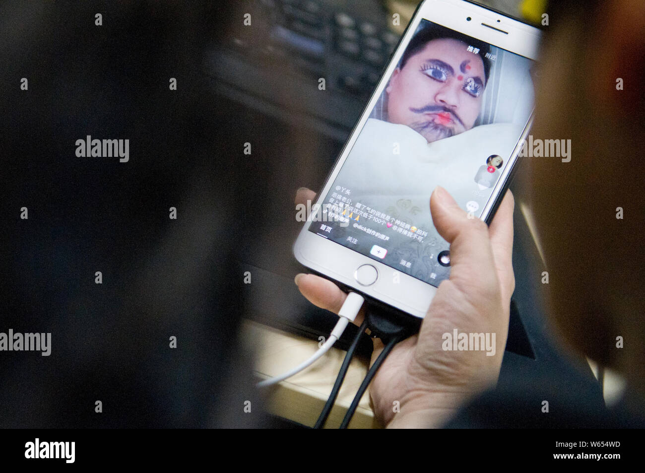 Tik tok app hi-res stock photography and images - Alamy