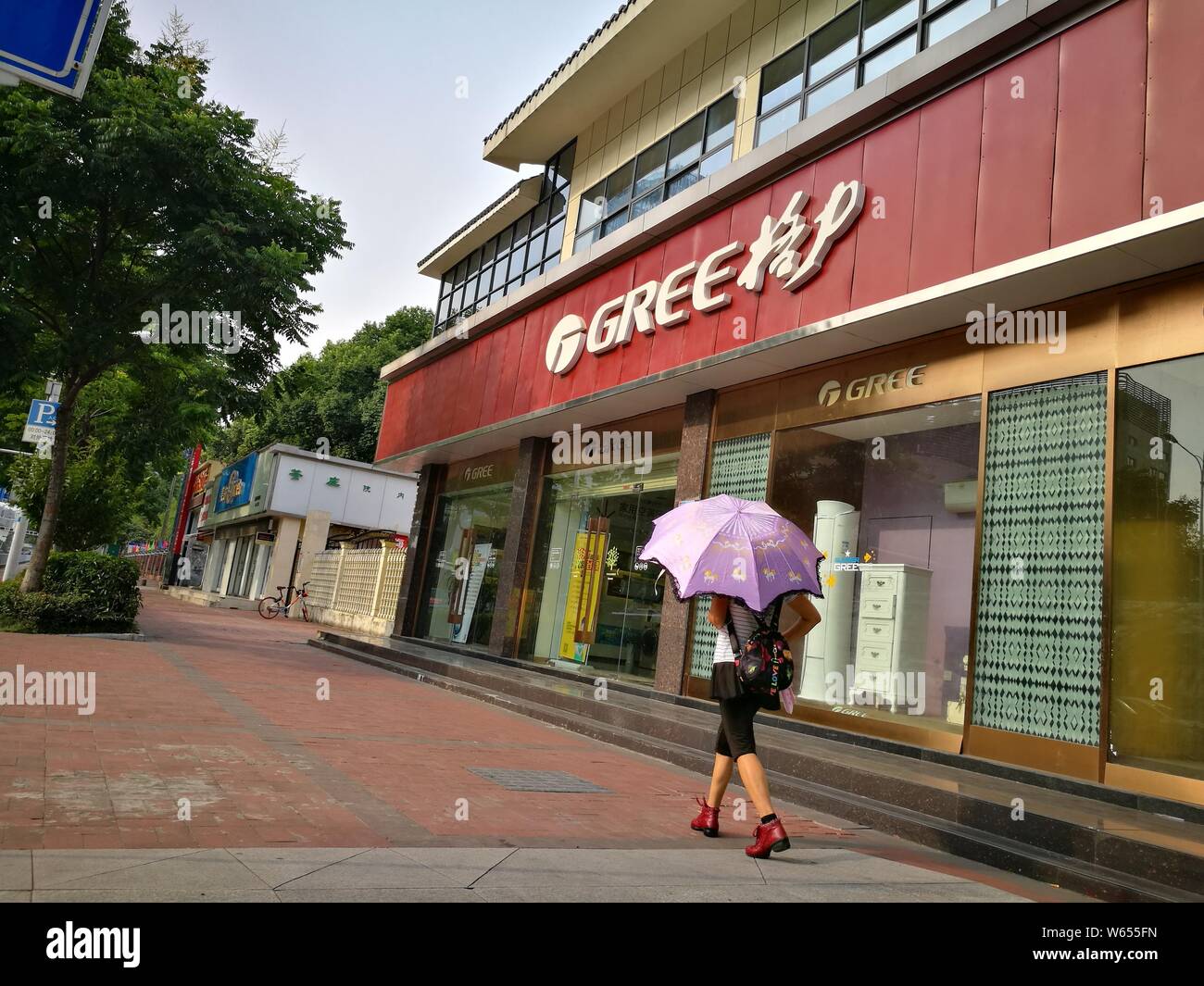 Gree air conditioner hi-res stock photography and images - Alamy