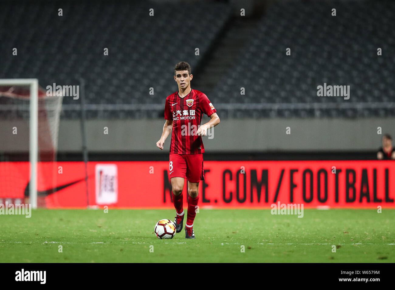 Chinese super league oscar hi-res stock photography and images - Alamy