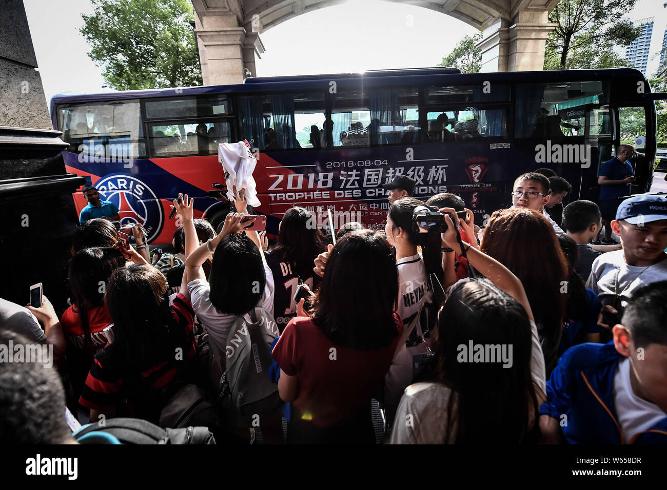 Fans paris saint germain bus hi-res stock photography and images - Alamy