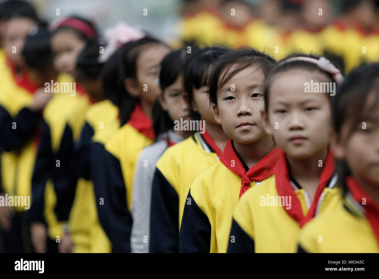 Primary school students attend flag raising hi-res stock photography ...