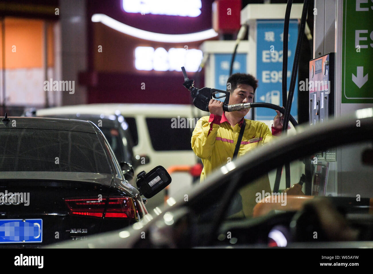 --FILE--A Chinese worker refuels a car at a gas station of CNPC (China ...