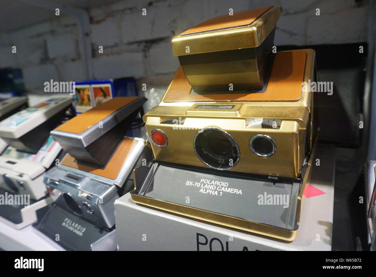First polaroid camera hi-res stock photography and images - Alamy