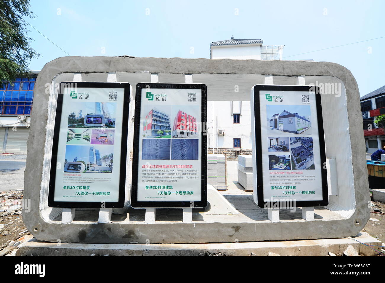 A 3D-printed bus station in Huzhou city, east China's Zhejiang province ...
