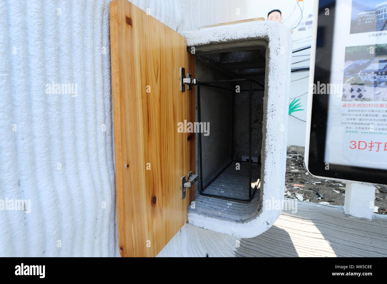 A 3D-printed bus station in Huzhou city, east China's Zhejiang province ...