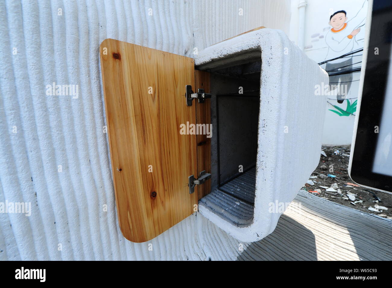 A 3D-printed bus station in Huzhou city, east China's Zhejiang province ...