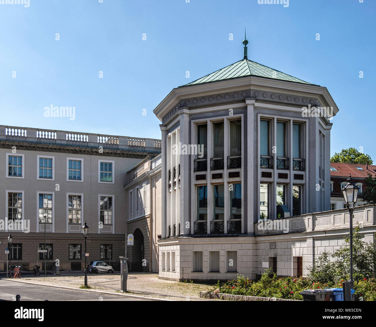 Schinkel Pavillon, Mitte-Berlin. Contemporary art gallery, Octagonal ...