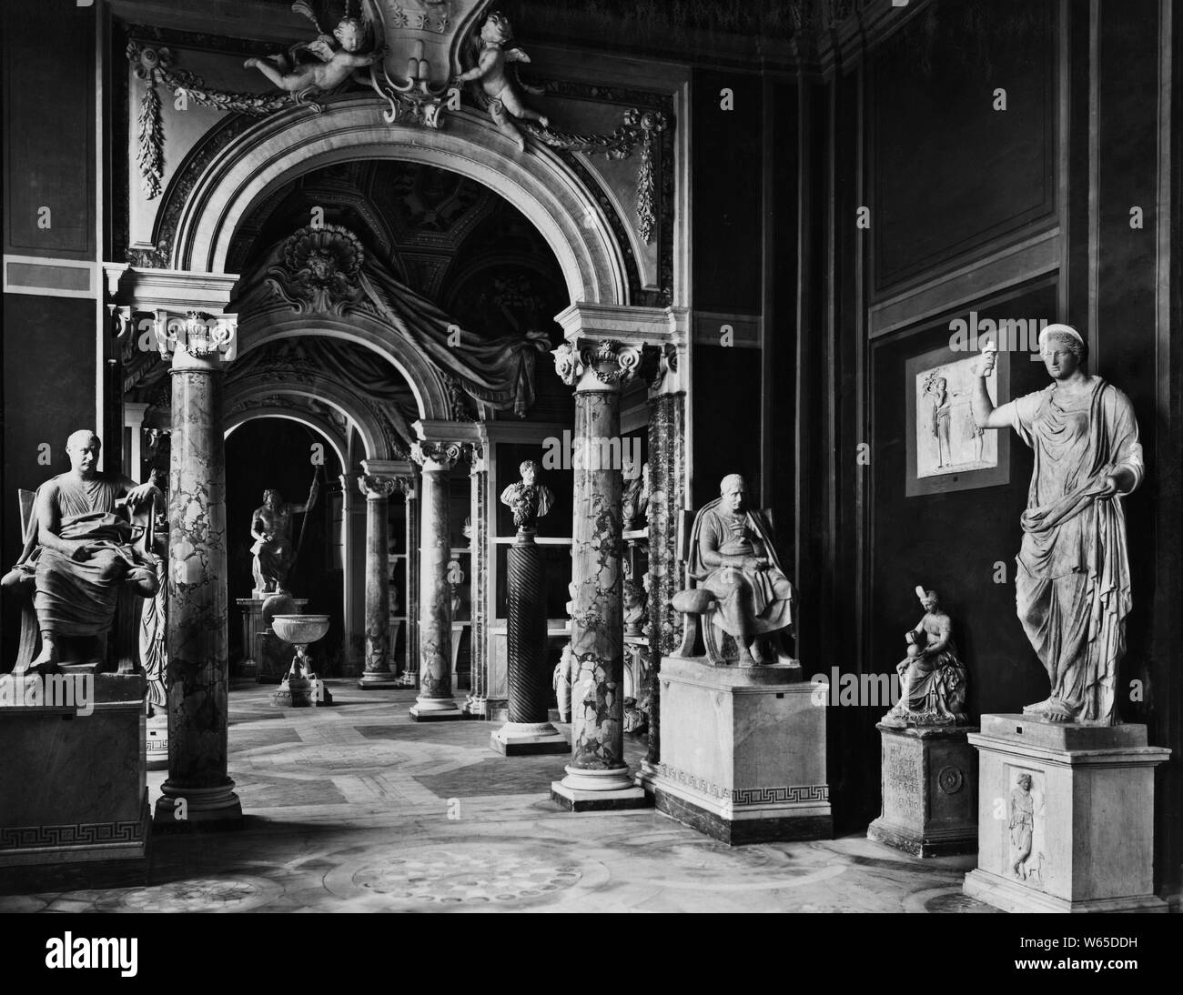 Vatican museum gallery of the statues hi-res stock photography and ...