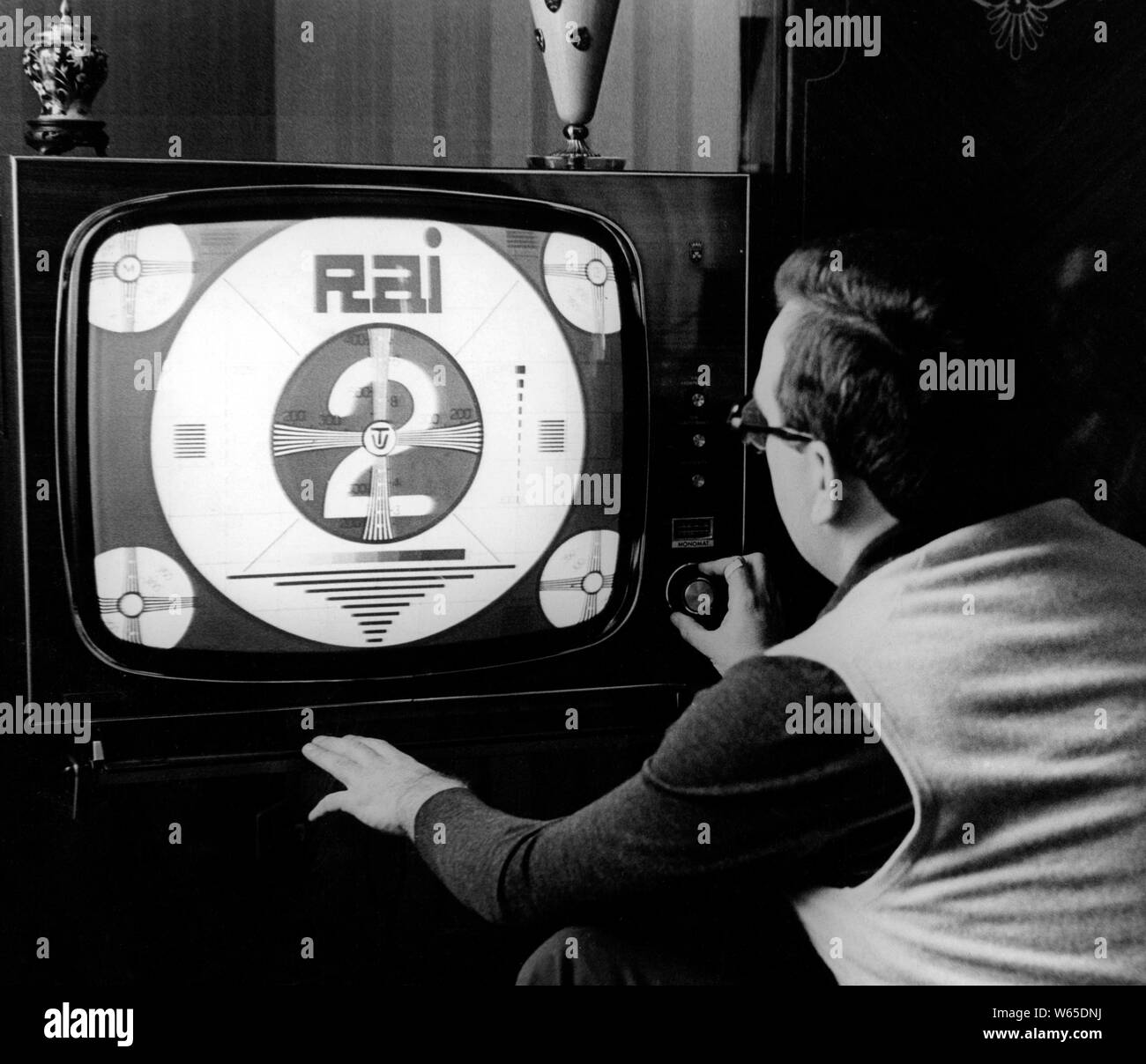 Tv tuning hi-res stock photography and images - Alamy