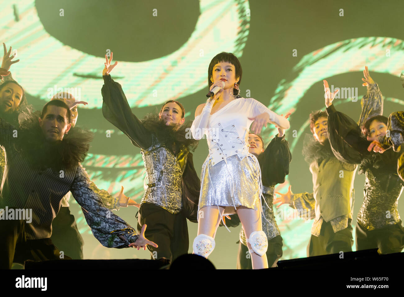 During her 25 world tour hi-res stock photography and images - Alamy