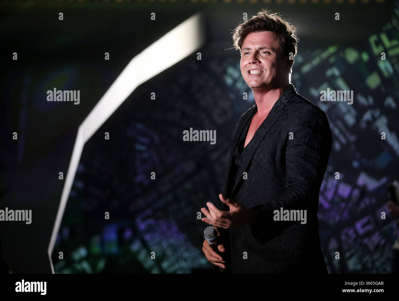 **TAIWAN OUT**French singer-songwriter Laurent Ban attends a fan ...