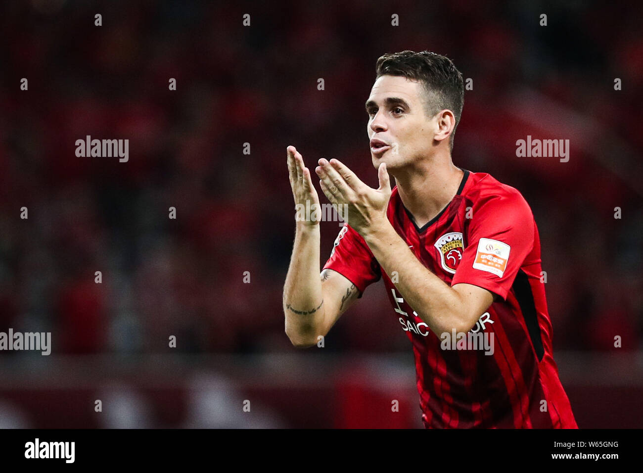 Brazilian football player Oscar of Shanghai SIPG celebrates after ...