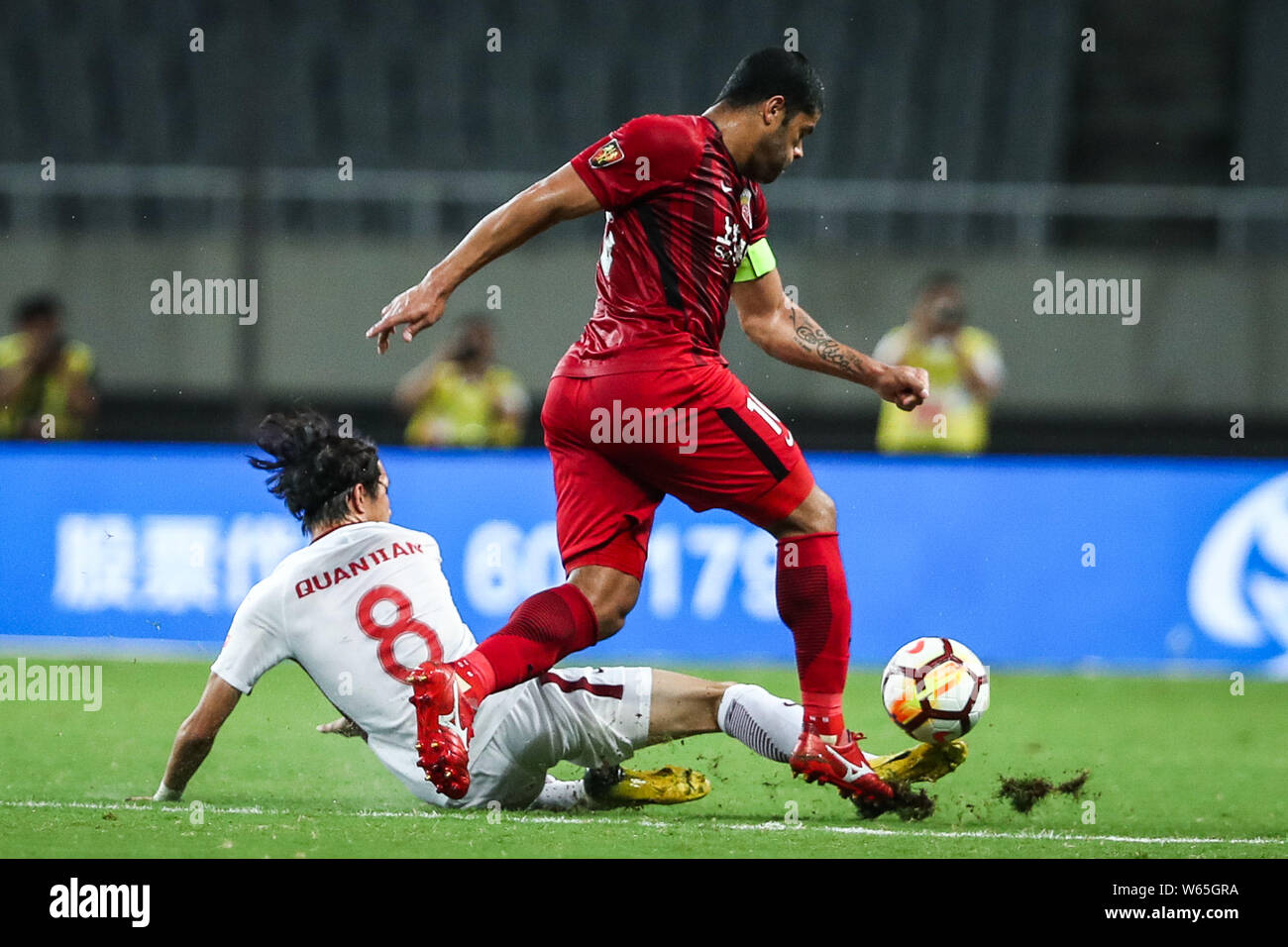 Brazilian football player Givanildo Vieira de Sousa, better known as Hulk, right, of Shanghai ...