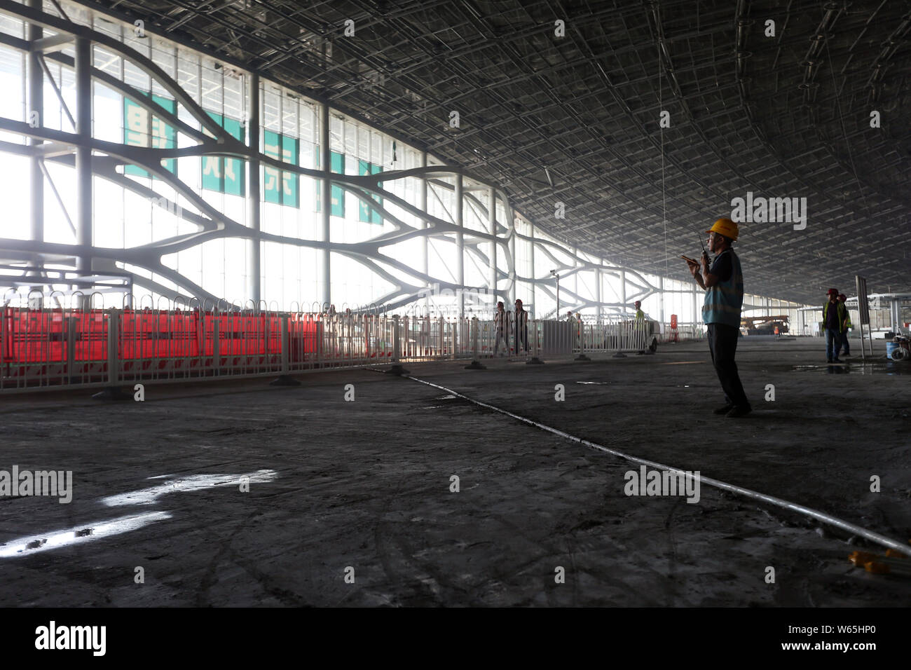 Iraqi construction workers hi-res stock photography and images - Alamy