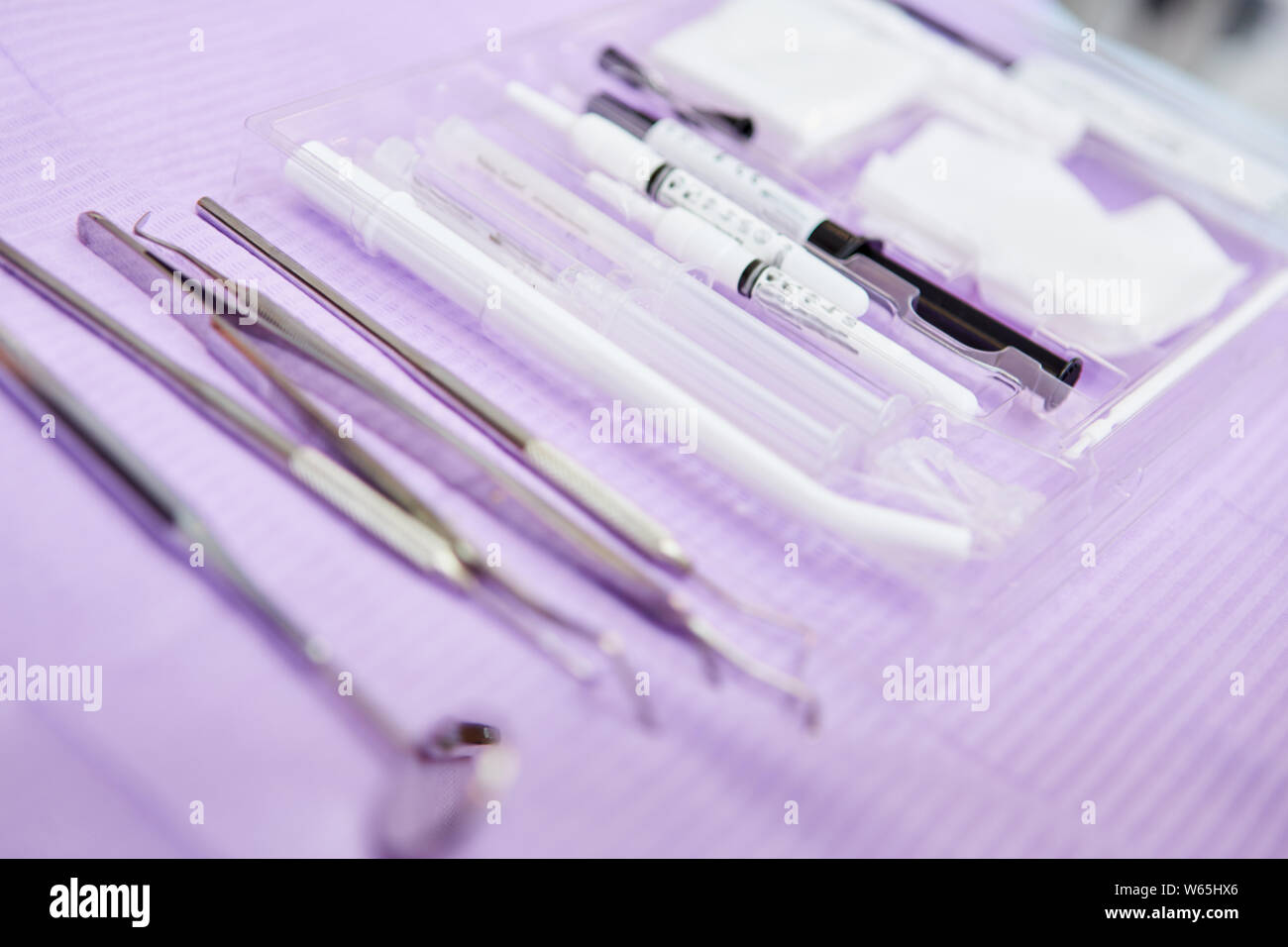 Dentist instruments hi-res stock photography and images - Alamy