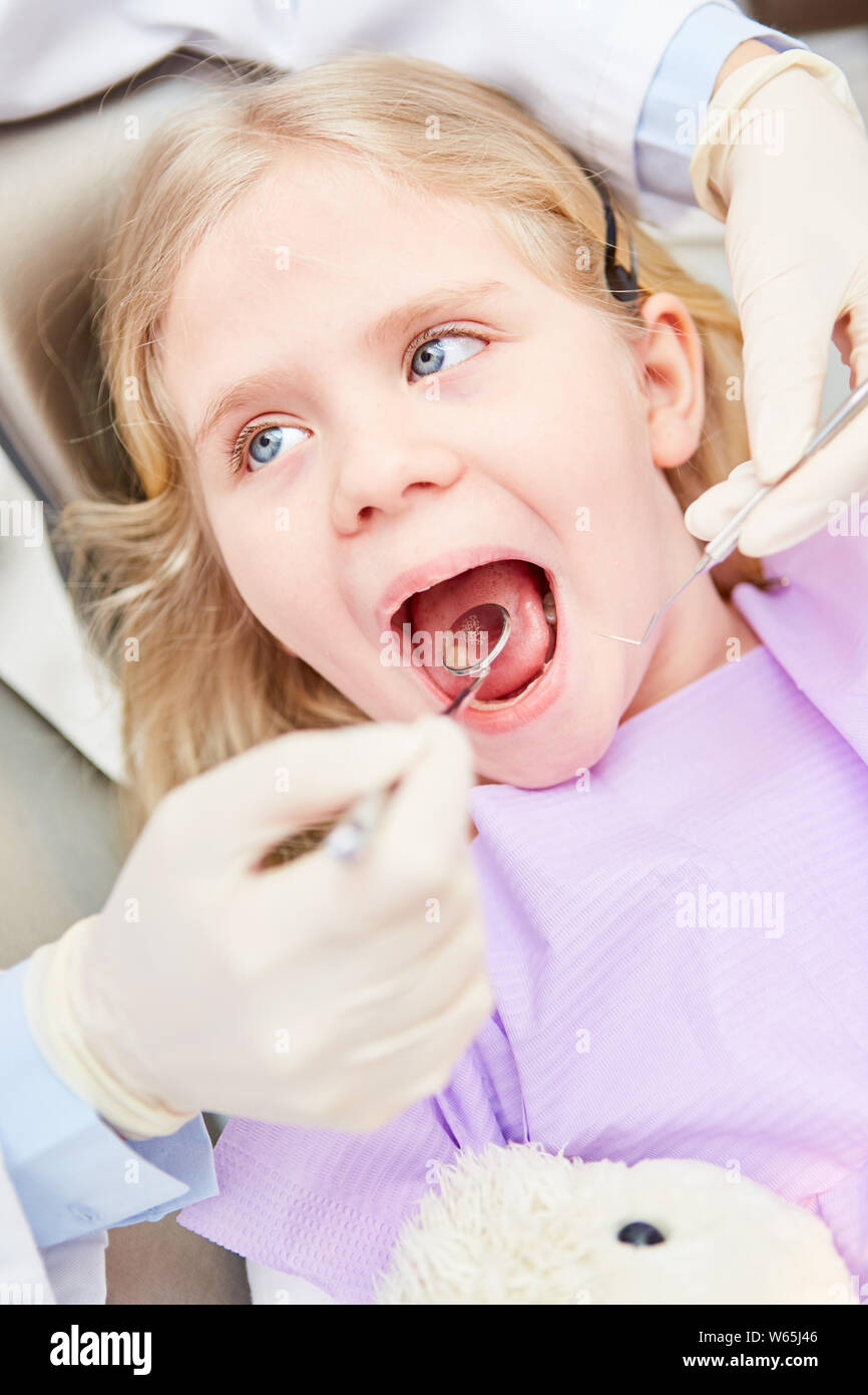 Child open mouth hi-res stock photography and images - Alamy