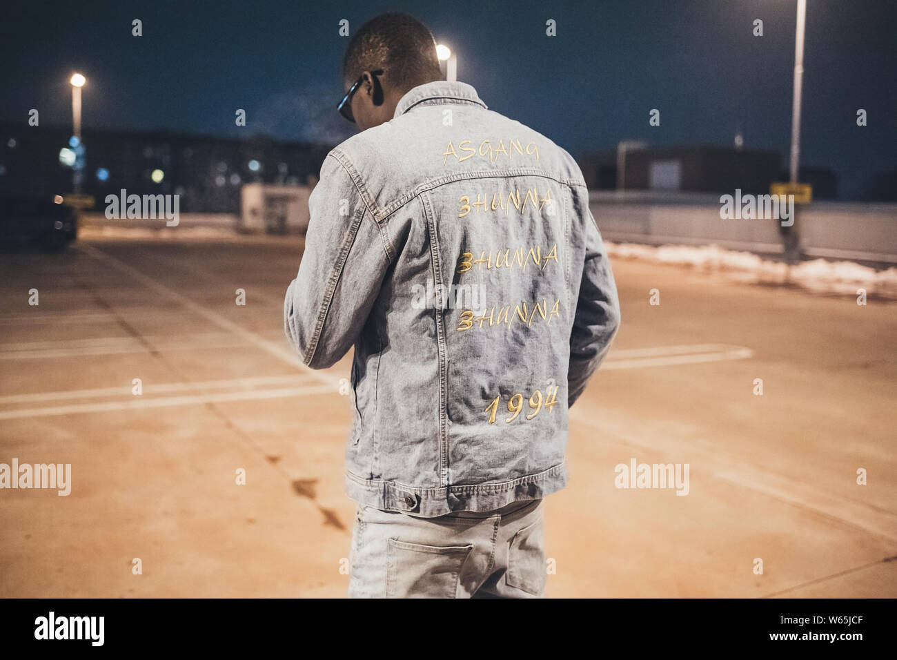 portrait of young black man posing and showing his back – youth, new ...